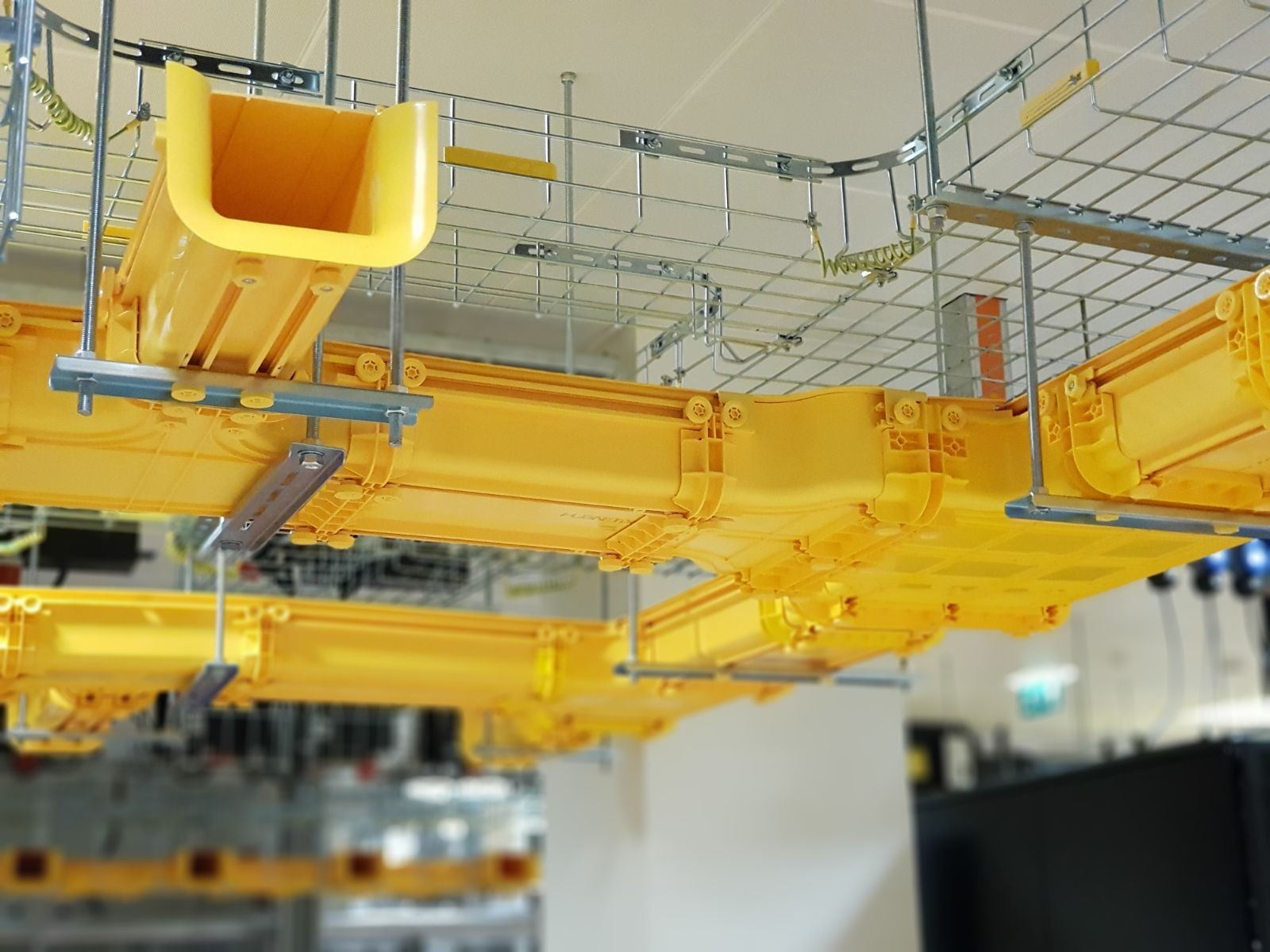 Features of optical fiber troughs - Yuyao sunpln communication ...